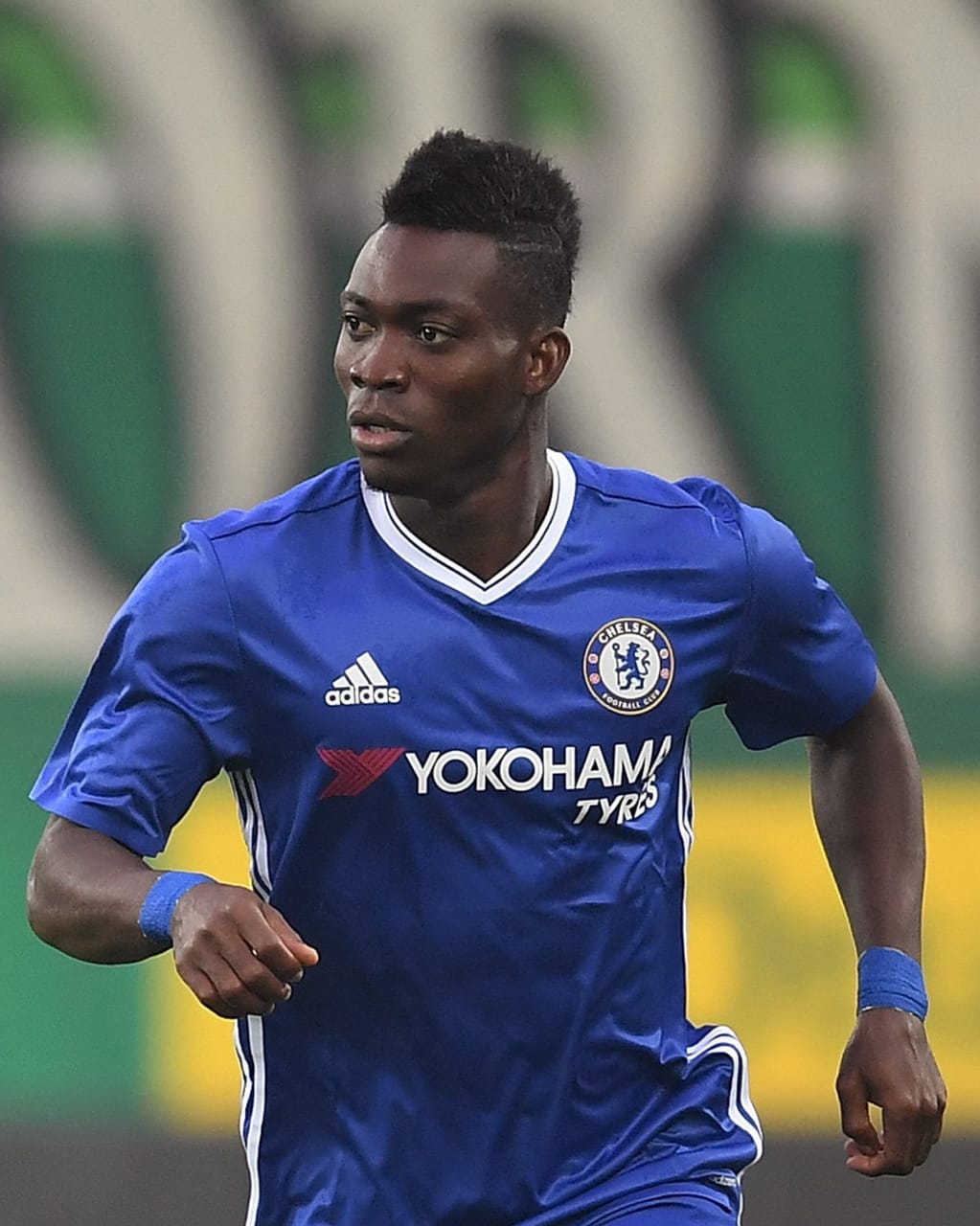 Angleterre : Chelsea et Newcastle rendent hommage à Christian Atsu ...
