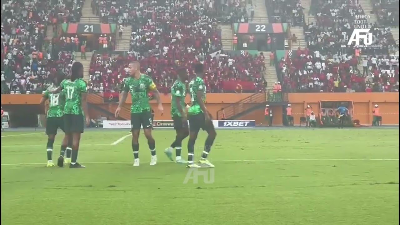 Nigéria-Angola: La joie des Nigérians après le premier but ... Nigéria-Angola: La joie des Nigérians après le premier but ...