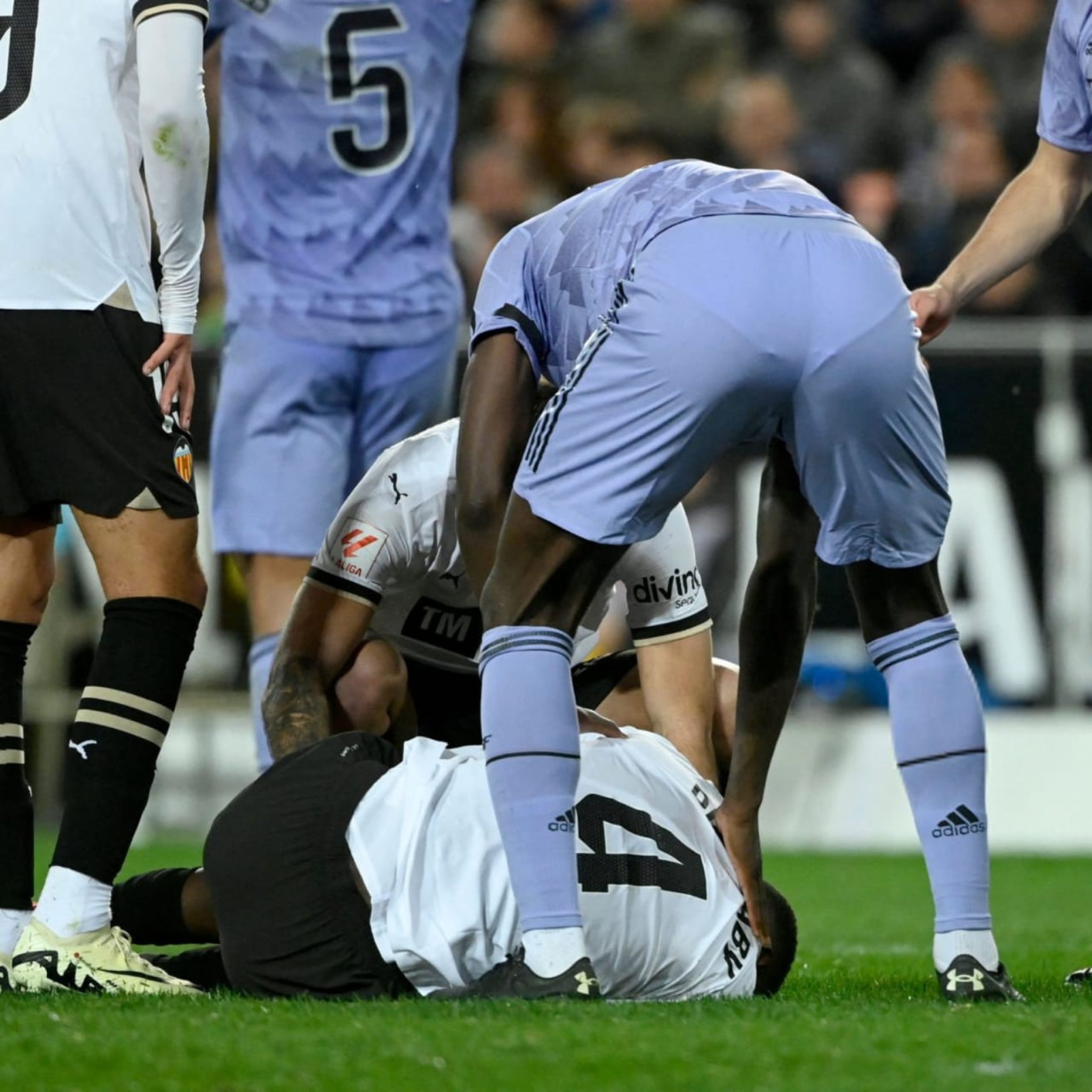 Valence : La terrible blessure de Mouctar Diakhaby - AfricaFootUnited