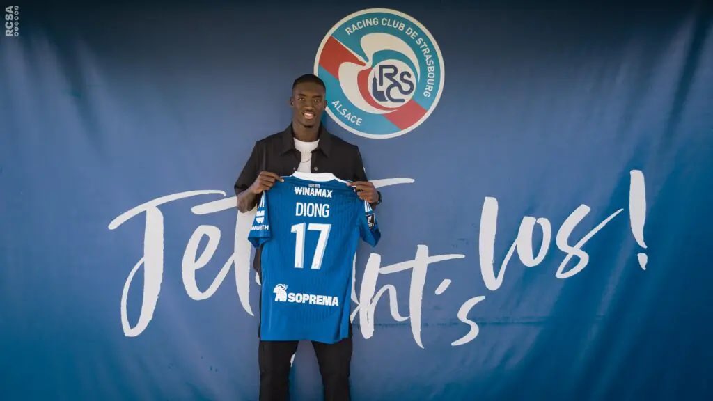 France : Pape Daouda Diong officiellement présenté au RC Strasbourg ...