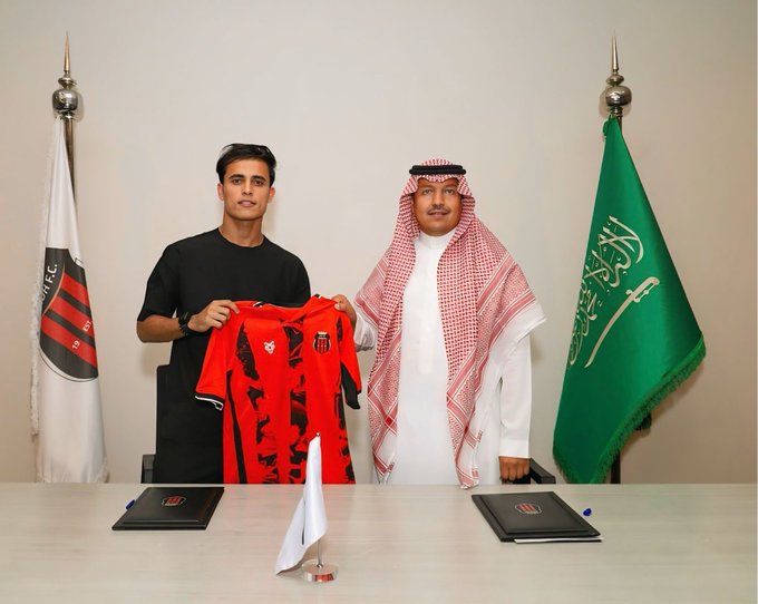 Transfert : Ibrahim Bayesh s’engage pour une saison avec Al-Riyadh ...