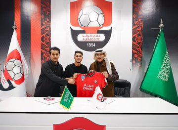 Transfert : Yousri Bouzok débarque en Arabie Saoudite - AfricaFootUnited