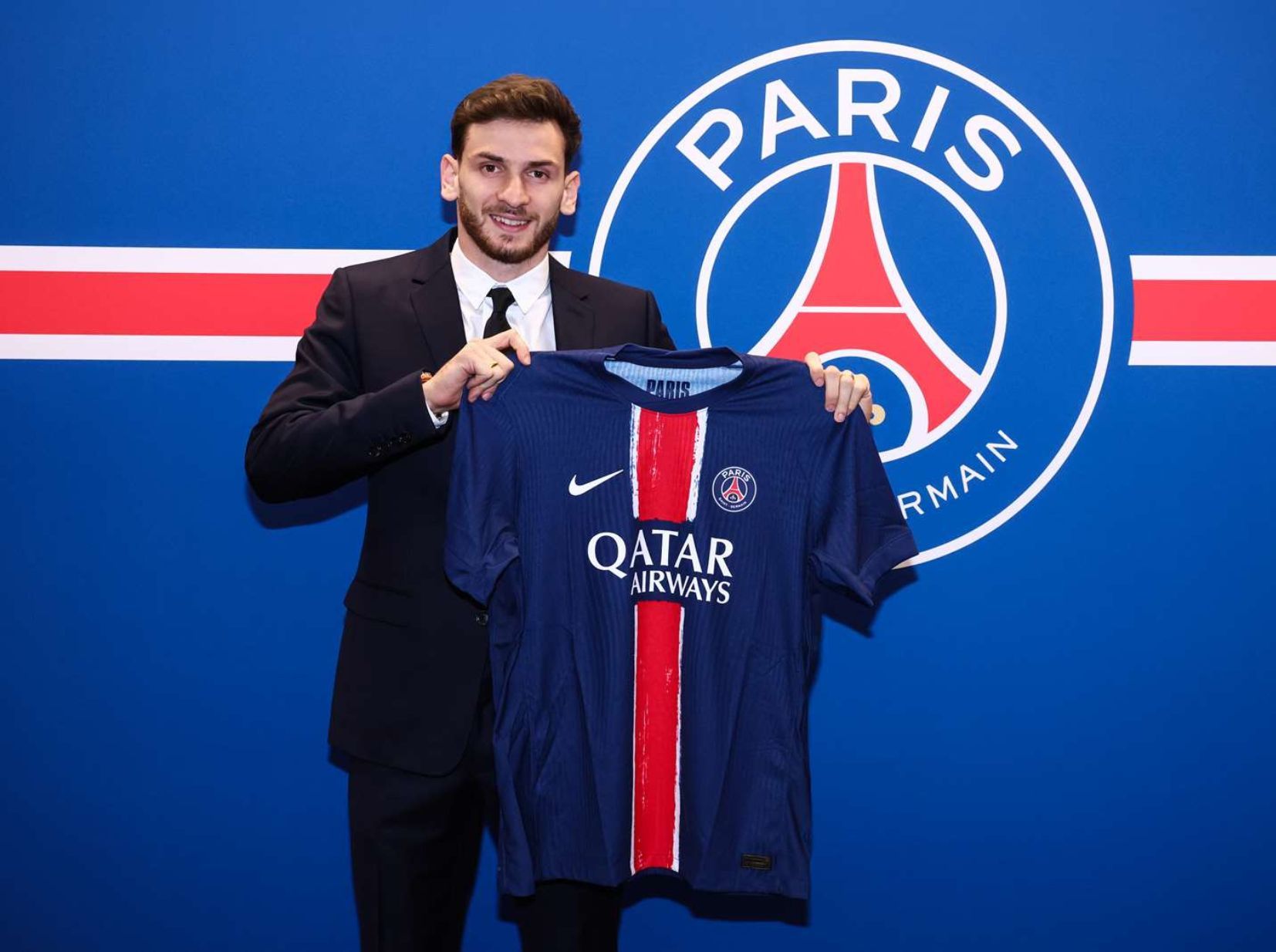 Ligue des Champions : Khvicha Kvaratskhelia aborde le retour du PSG à Liverpool - AfricaFootUnited