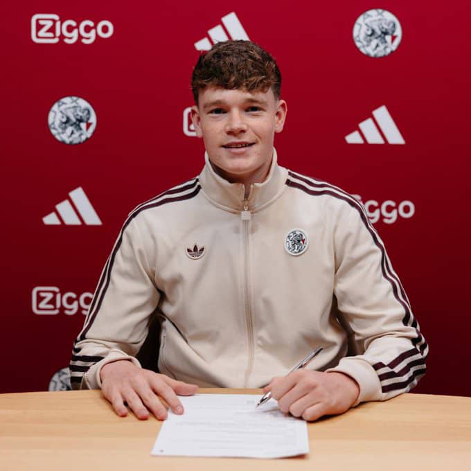 Transfert : L'AFC Ajax signe James McConnell - AfricaFootUnited