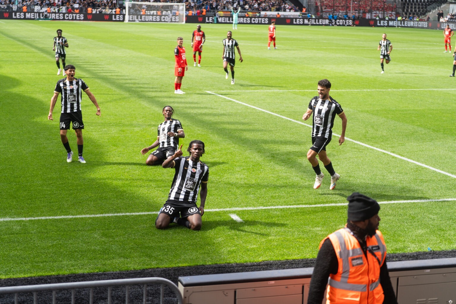 Ligue 1 : Prosper Peter revient sur son premier but marqué avec le SCO d'Angers - AfricaFootUnited